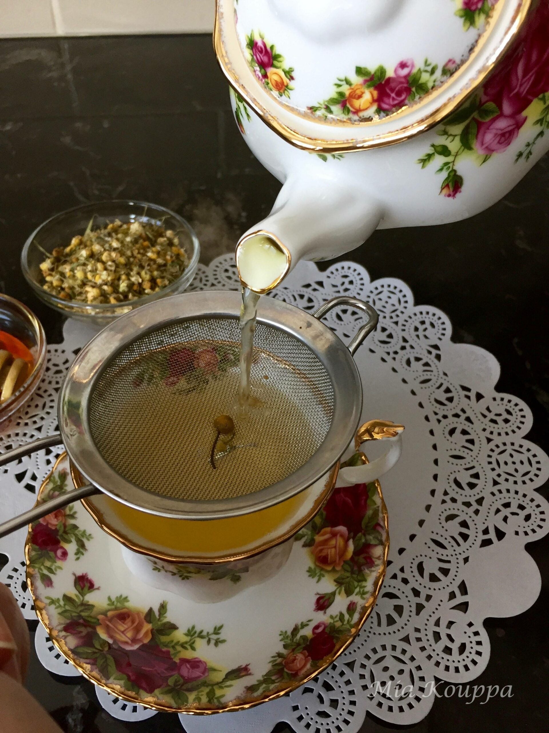 Chamomile tea (Χαμομήλι), Greek chamomili - Mia Kouppa, Greek recipes