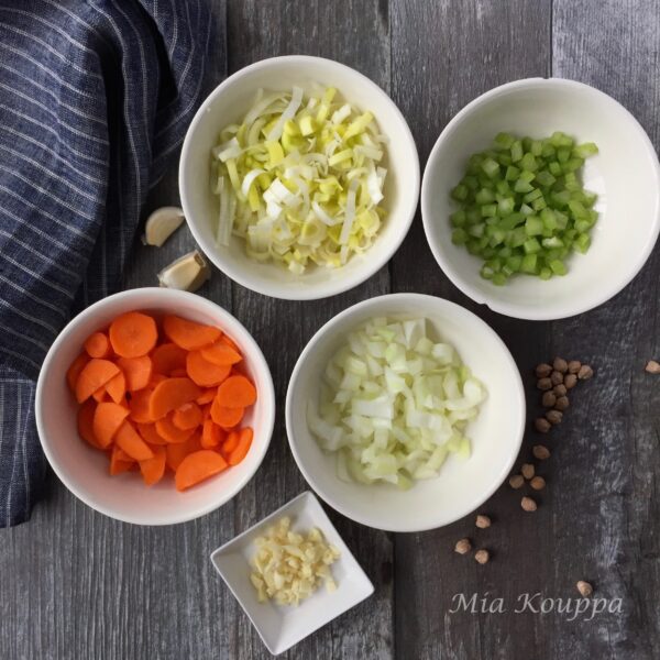 Greek Chickpea soup, Revithosoupa (Ρεβιθόσουπα) - Mia Kouppa ...