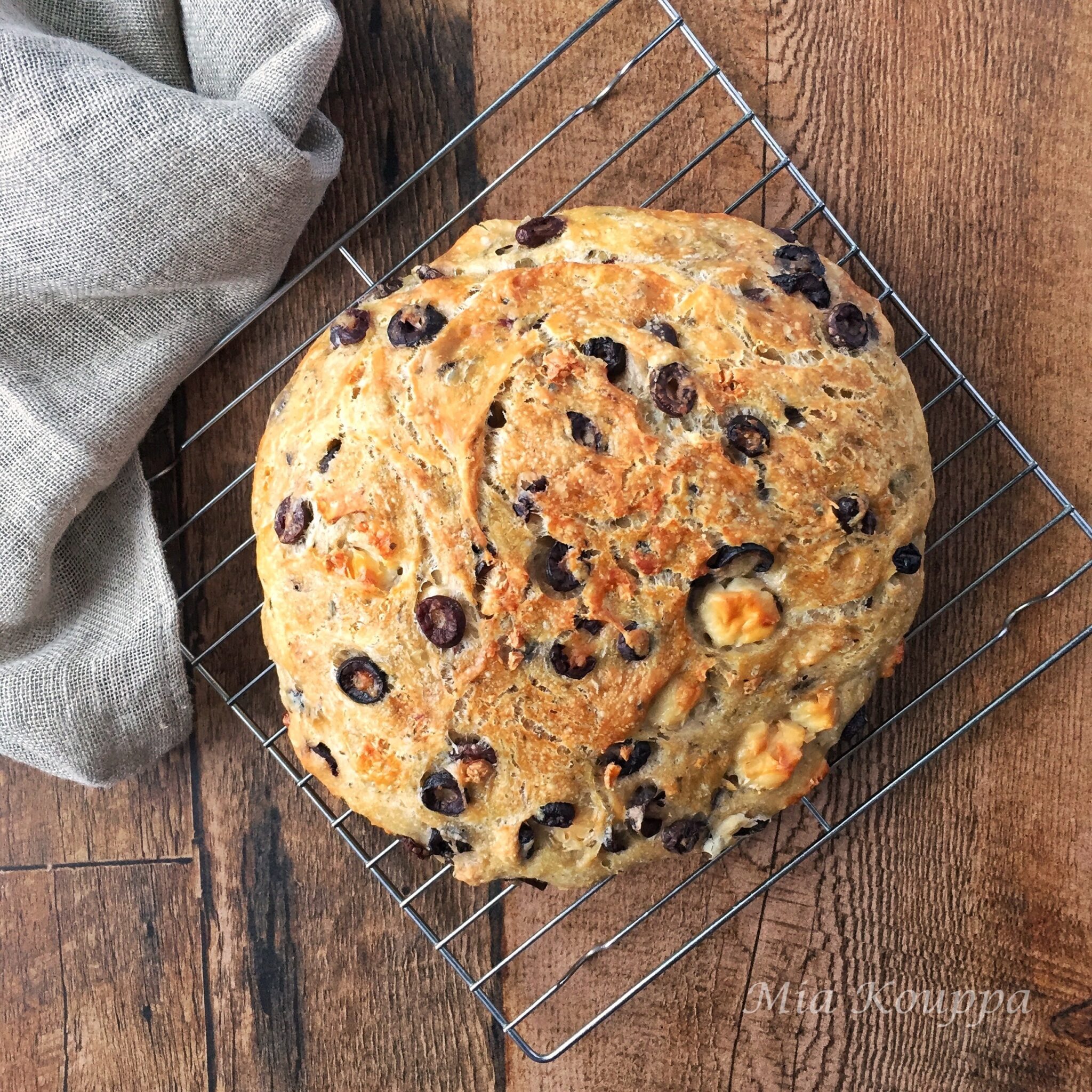 No-knead bread with olives and feta - Mia Kouppa, Greek recipes etc...