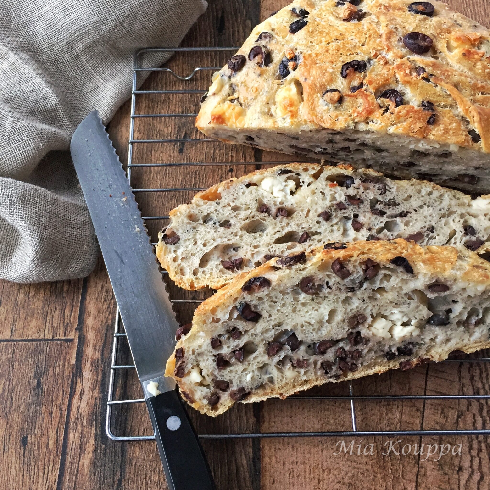 No-knead bread with olives and feta - Mia Kouppa, Greek recipes etc...