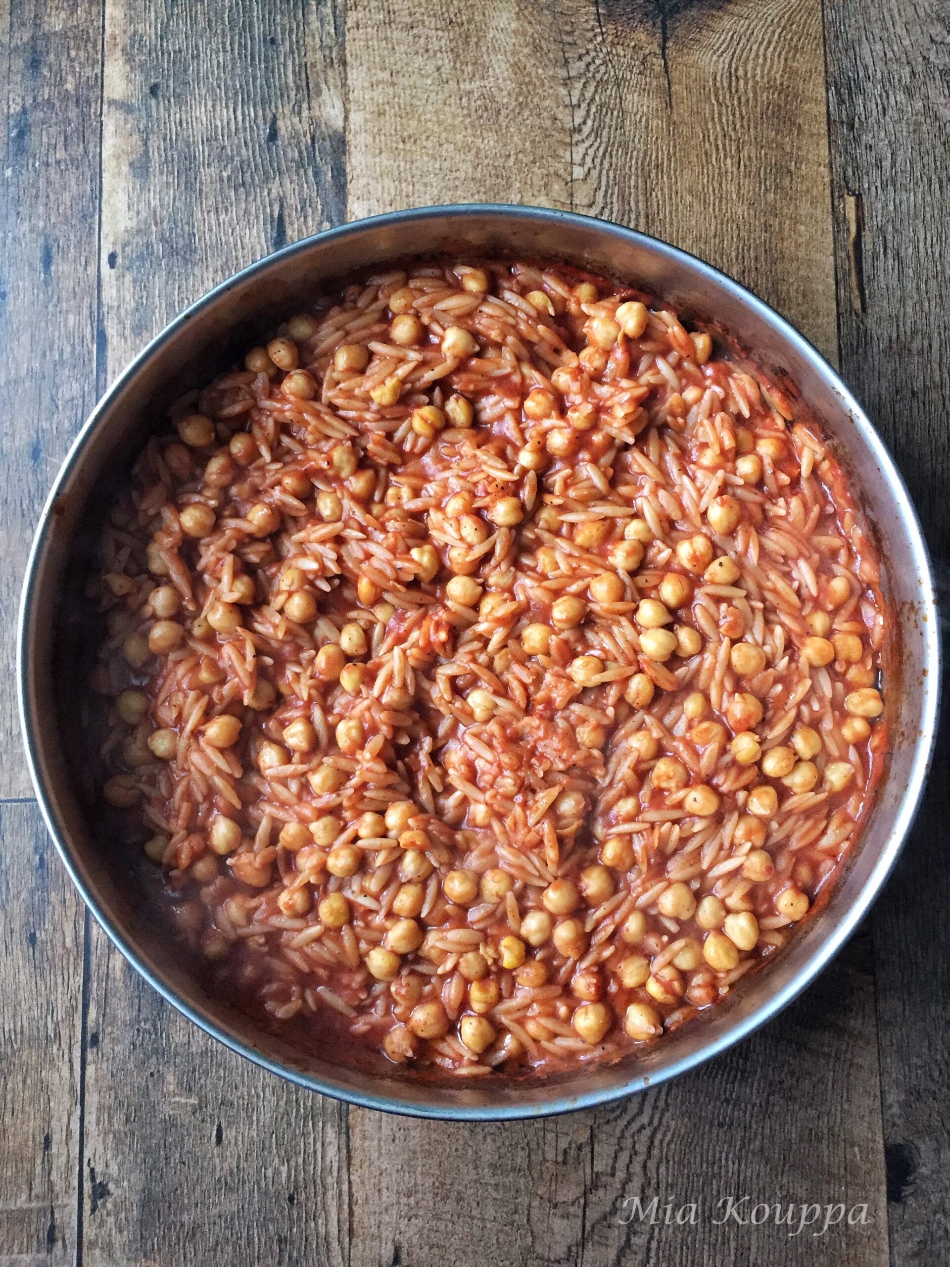 Greek baked chickpeas (Revithia sto fourno) - Mia Kouppa