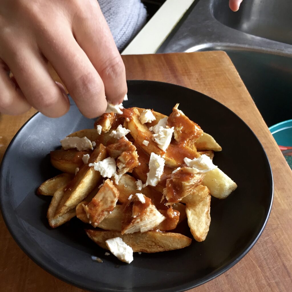 Greek-style poutine - Mia Kouppa