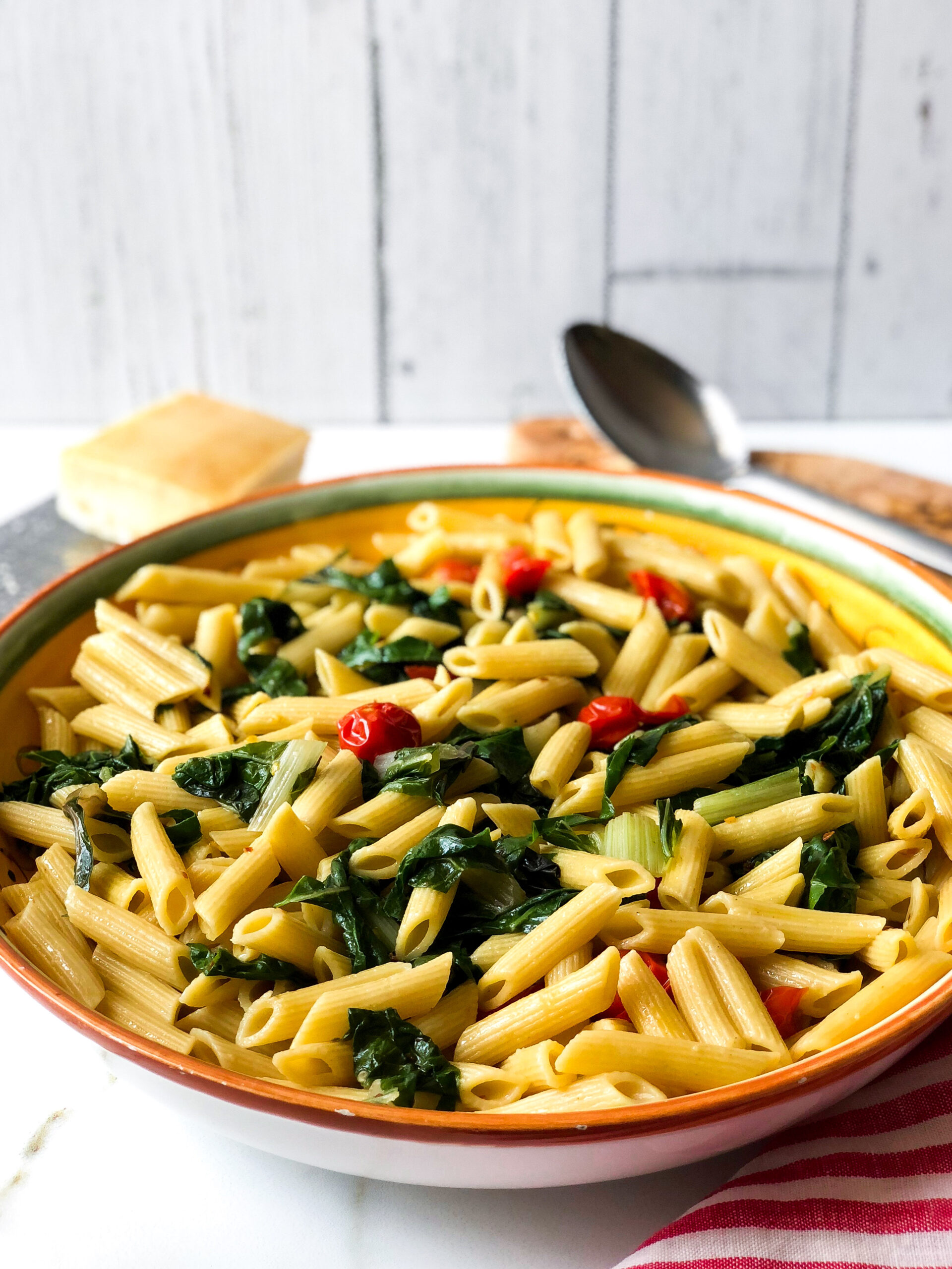 Pasta with Swiss chard and tomatoes - Mia Kouppa