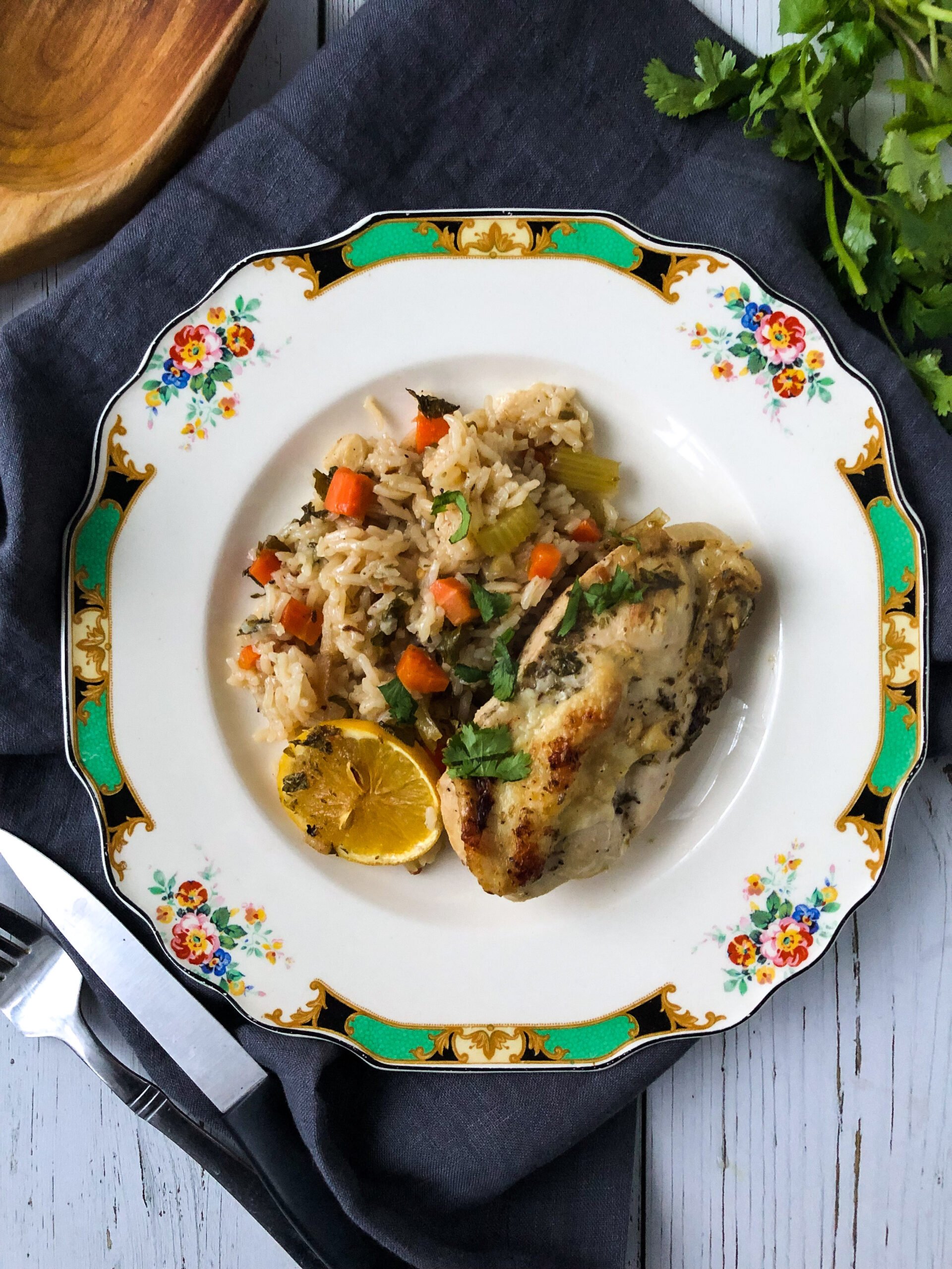 Oven-baked chicken and rice (Κοτόπουλο με ρύζι στο φούρνο) - Mia Kouppa