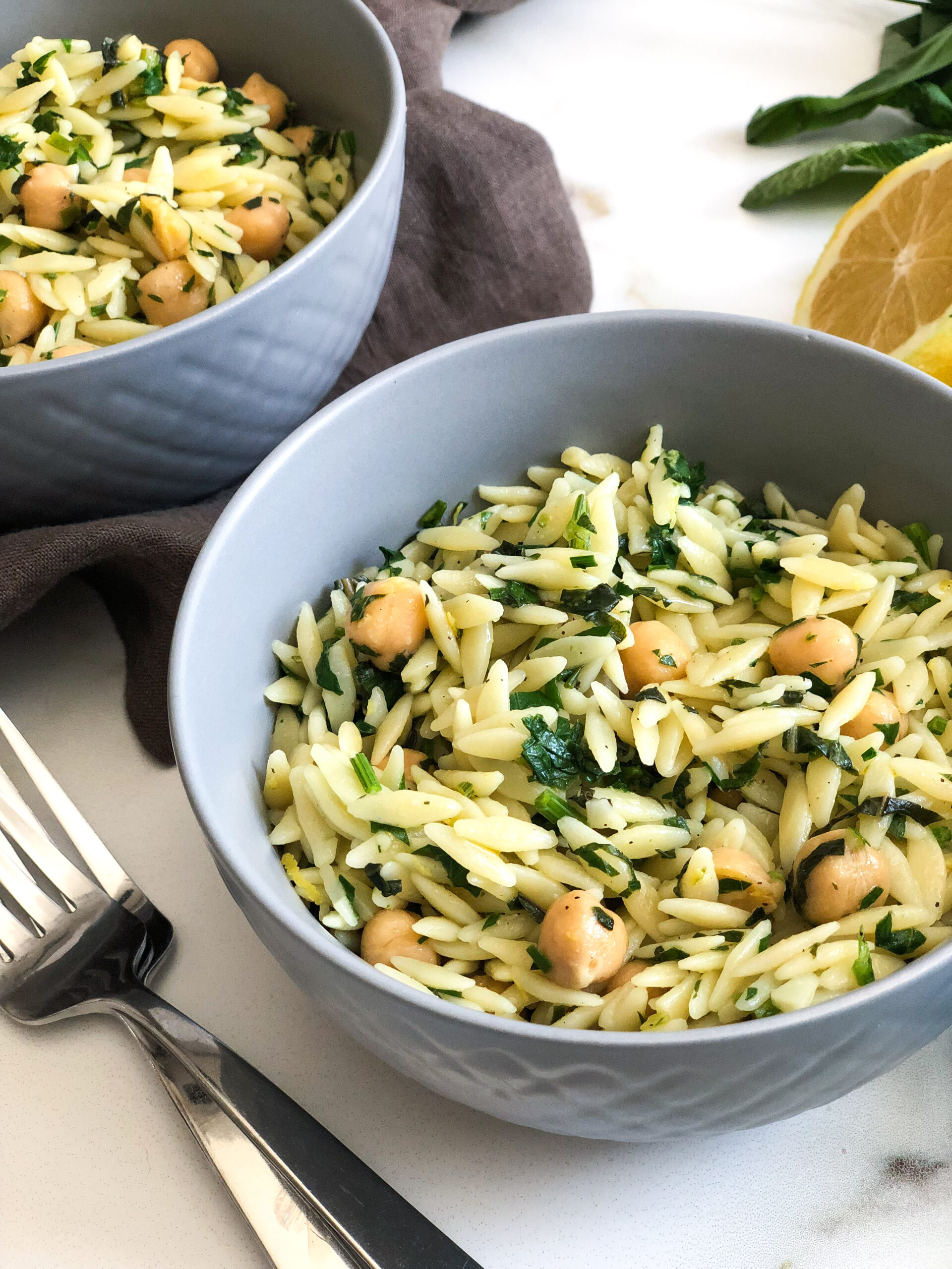 Herbed orzo with chickpeas, Kritharaki me votana ke revithia (Κριθαράκι ...