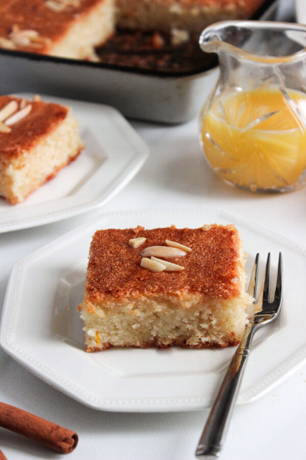 Samali (Σάμαλι) Greek semolina cake with syrup- Mia Kouppa, Greek recipes