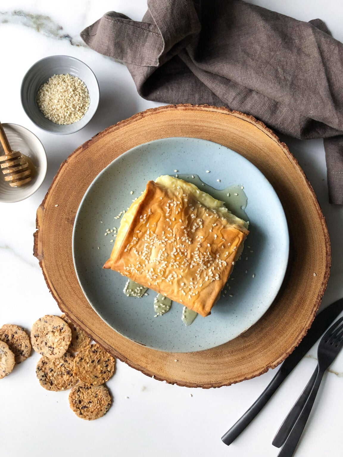 Baked feta wrapped in filo dough (Φέτα σε φύλλο κρούστας) - Mia Kouppa ...