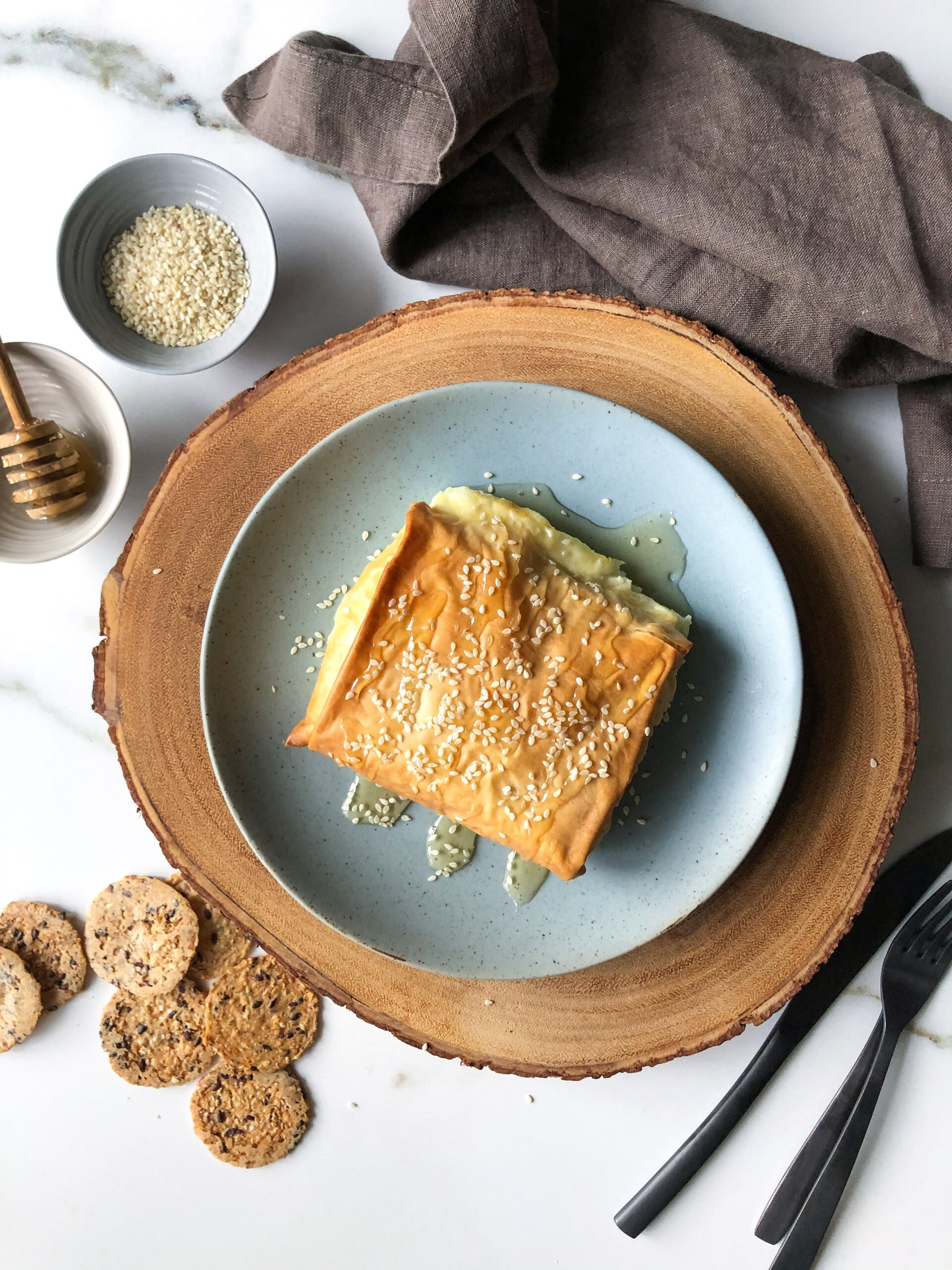 Baked feta wrapped in filo dough (Φέτα σε φύλλο κρούστας) - Mia Kouppa ...