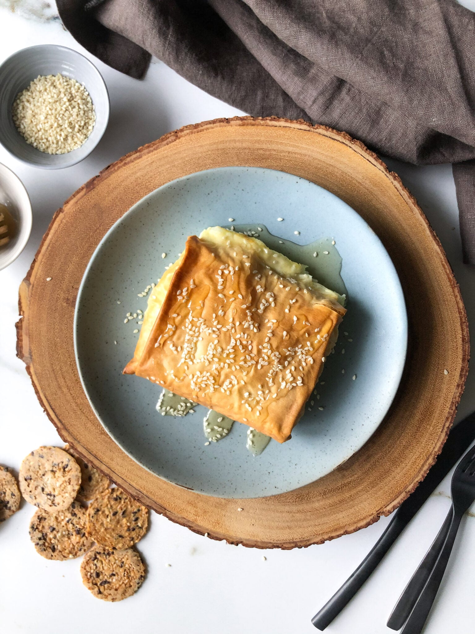 Baked feta wrapped in filo dough (Φέτα σε φύλλο κρούστας) - Mia Kouppa ...