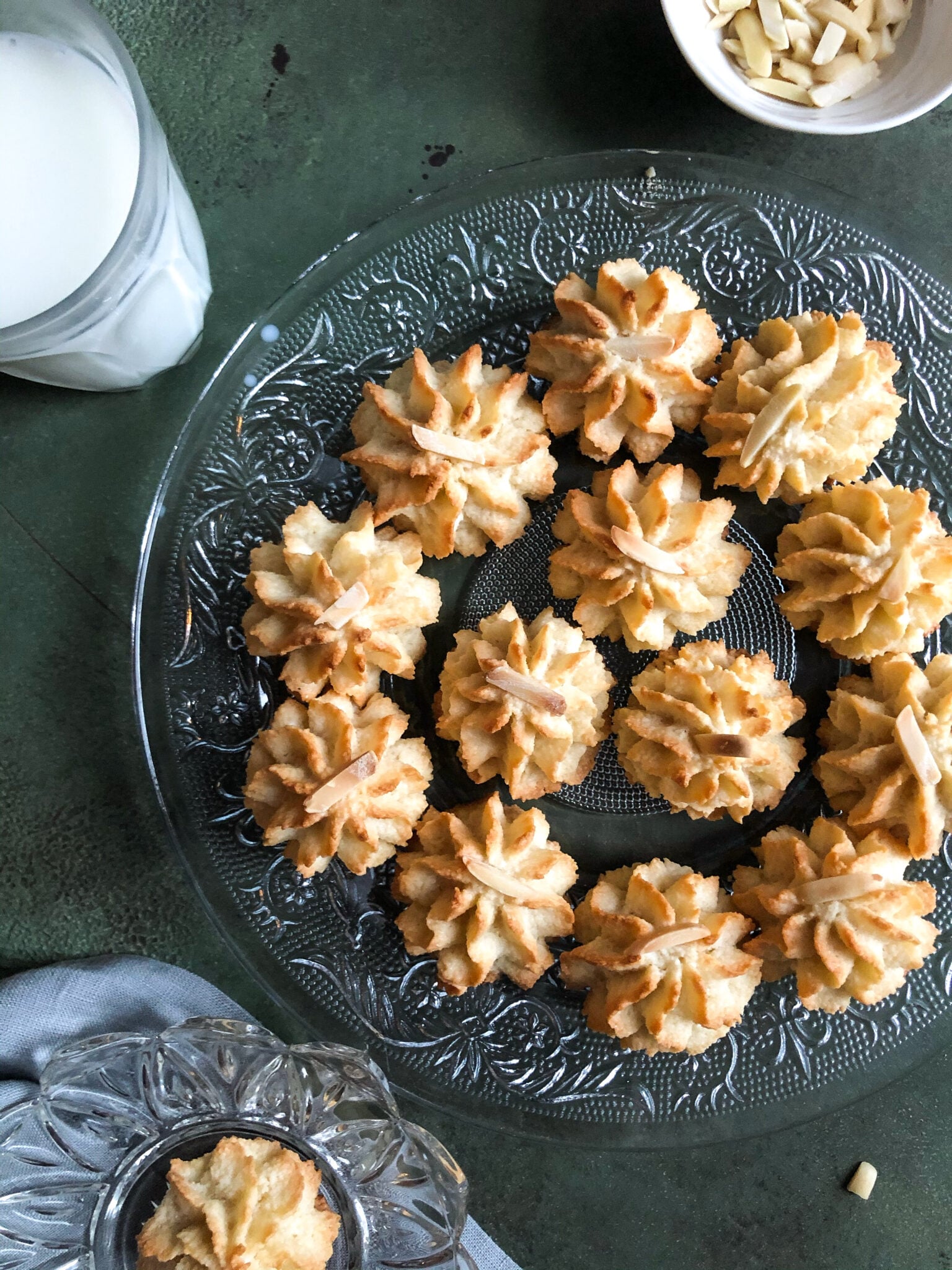 Amygdalota (Αμυγδαλωτά) - Mia Kouppa, Greek recipes
