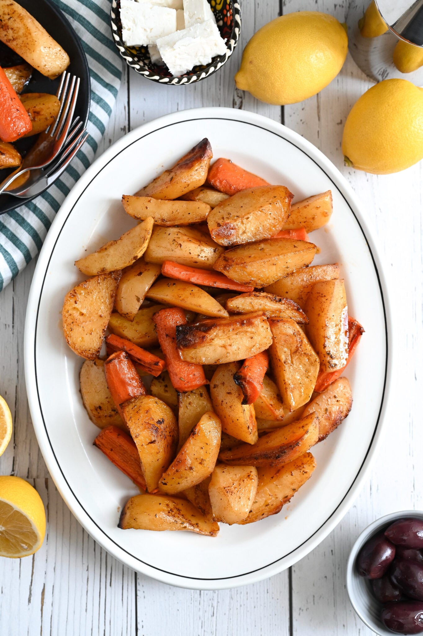 Greek roasted lemon potatoes ( Πατάτες λεμονάτες στο φούρνου) - Mia Kouppa