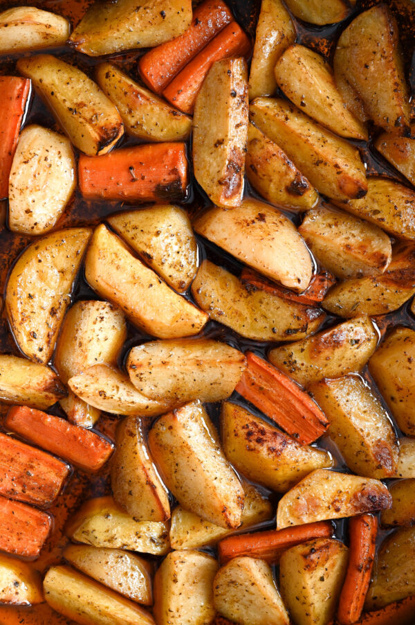 Greek roasted lemon potatoes ( Πατάτες λεμονάτες στο φούρνου) - Mia Kouppa