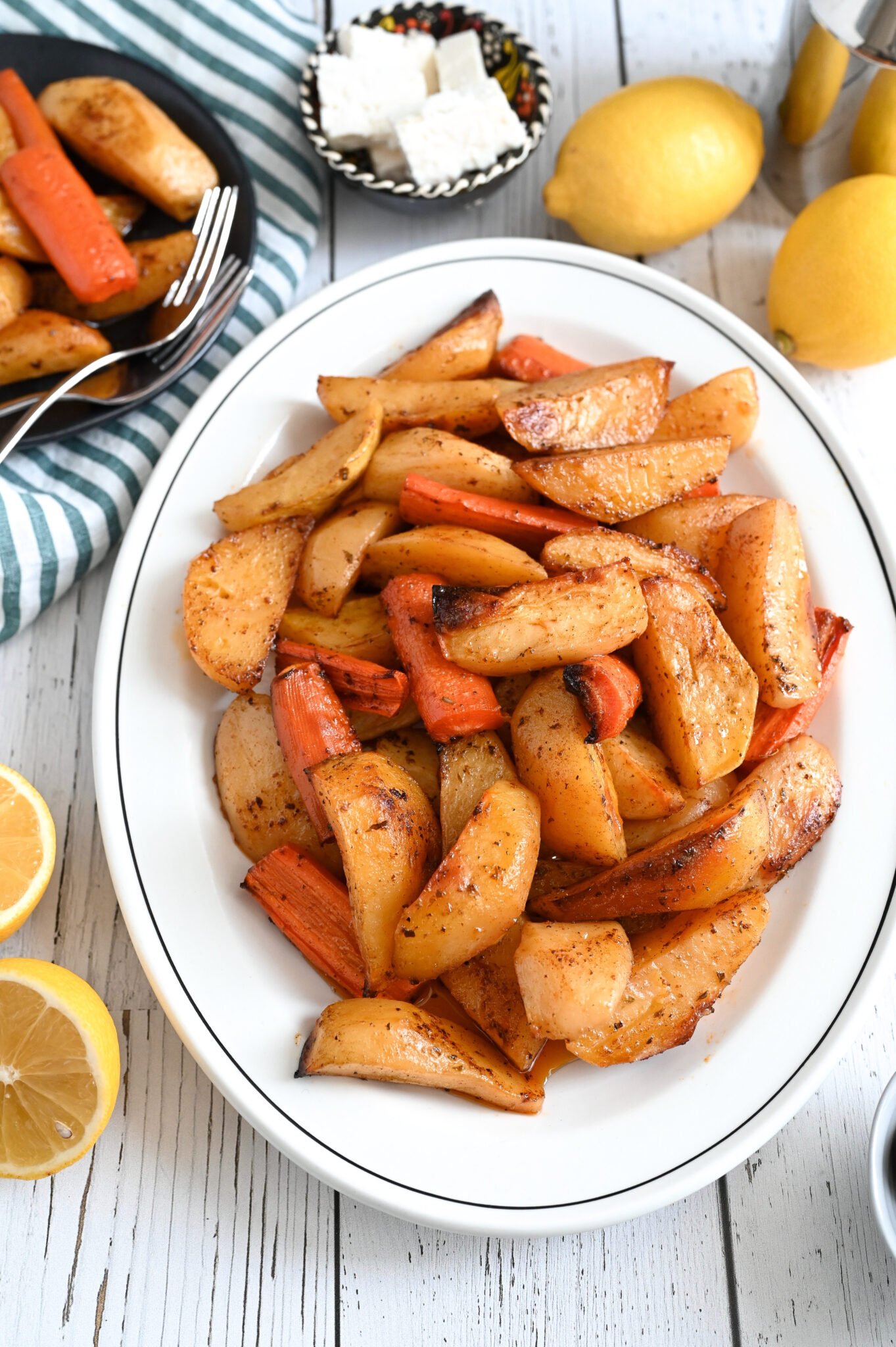 Greek roasted lemon potatoes ( Πατάτες λεμονάτες στο φούρνου) - Mia Kouppa