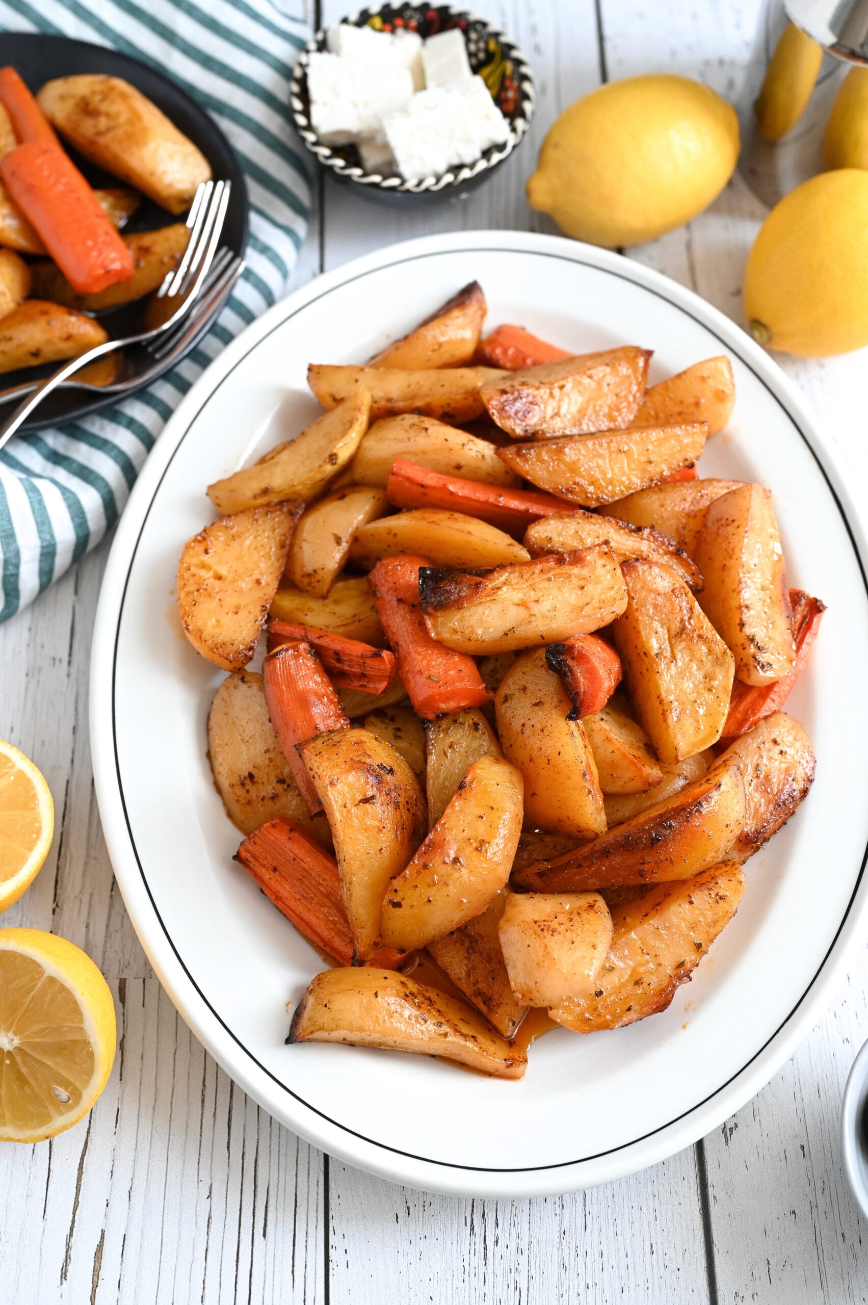Greek roasted lemon potatoes ( Πατάτες λεμονάτες στο φούρνου) - Mia Kouppa