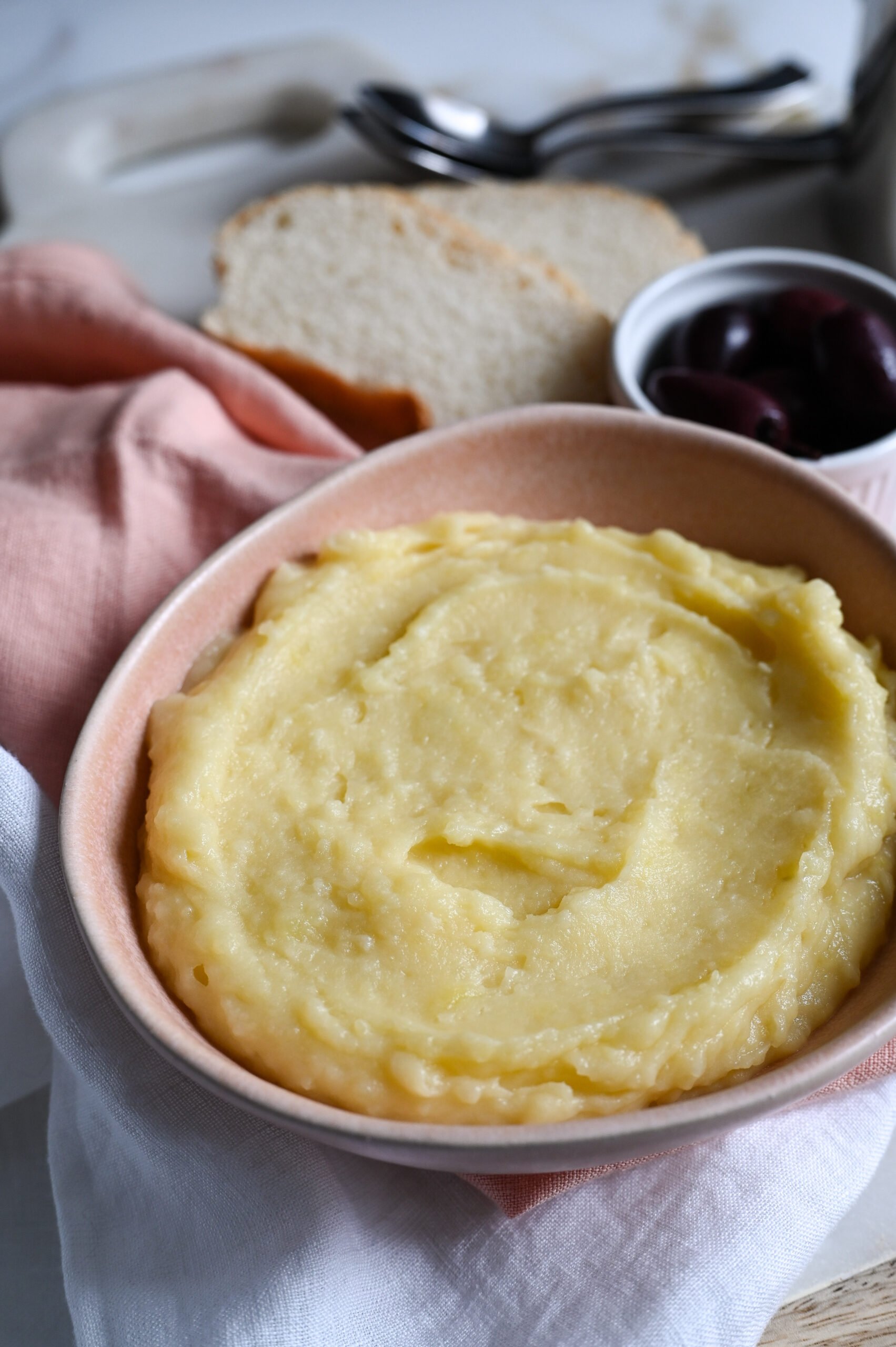 Skordalia, Greek garlic mashed potatoes (Σκορδαλιά) - Mia Kouppa ...