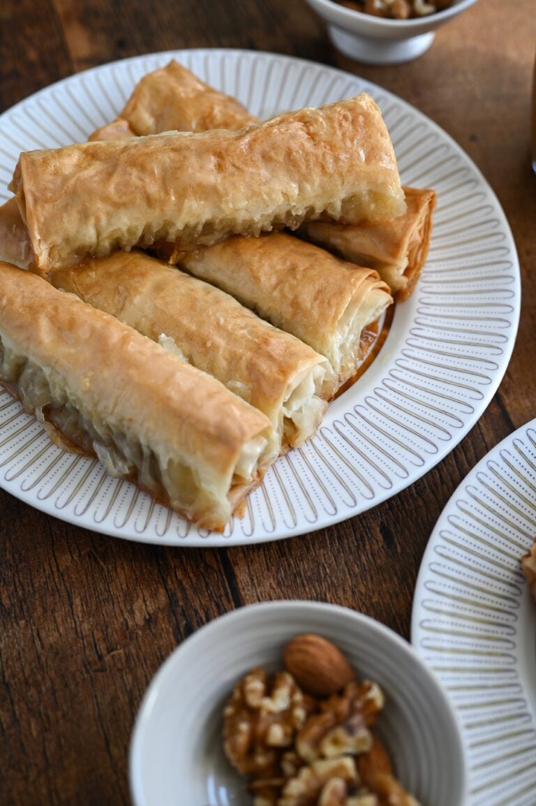 Saragli or Baklava cigars - Mia Kouppa, Greek recipes and more