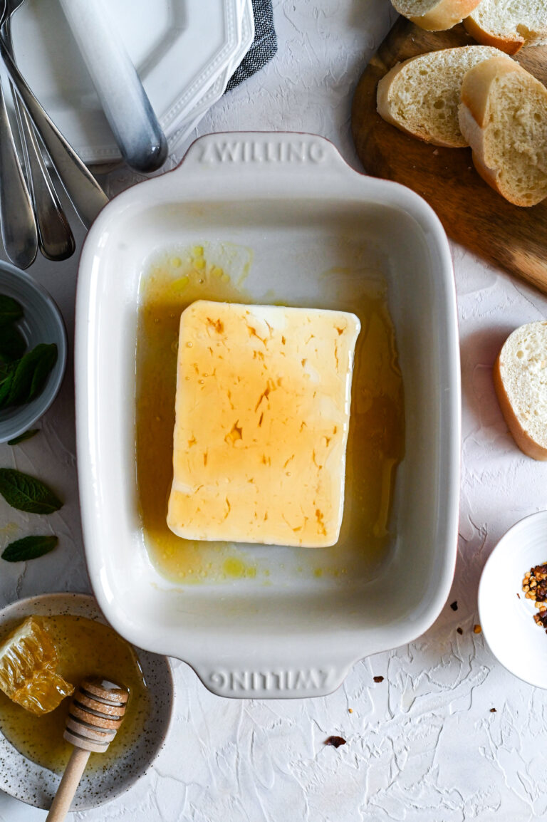 Baked feta with honey - Mia Kouppa