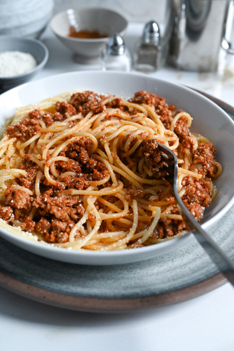 Spaghetti with meat sauce (Greek Makaronia me kima) | Mia Kouppa, Greek ...