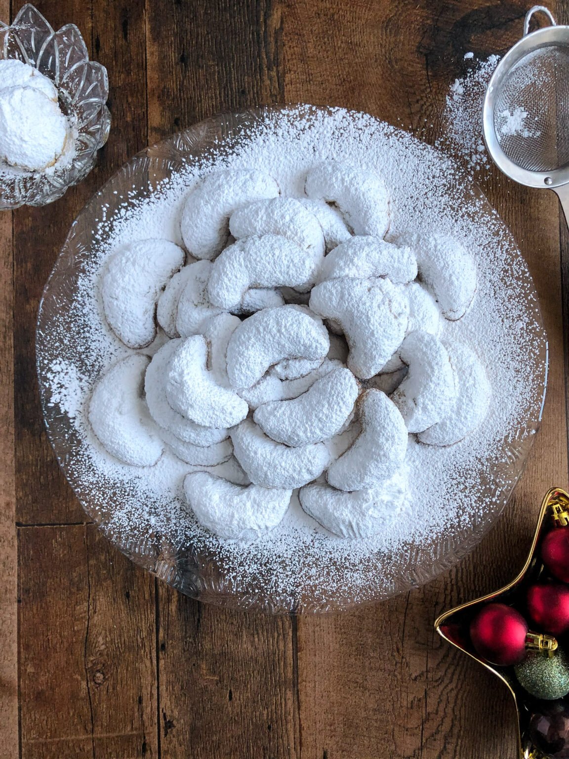 Kourabiethes, Kourabiedes, Kourambiedes | Mia Kouppa, Traditional Greek ...