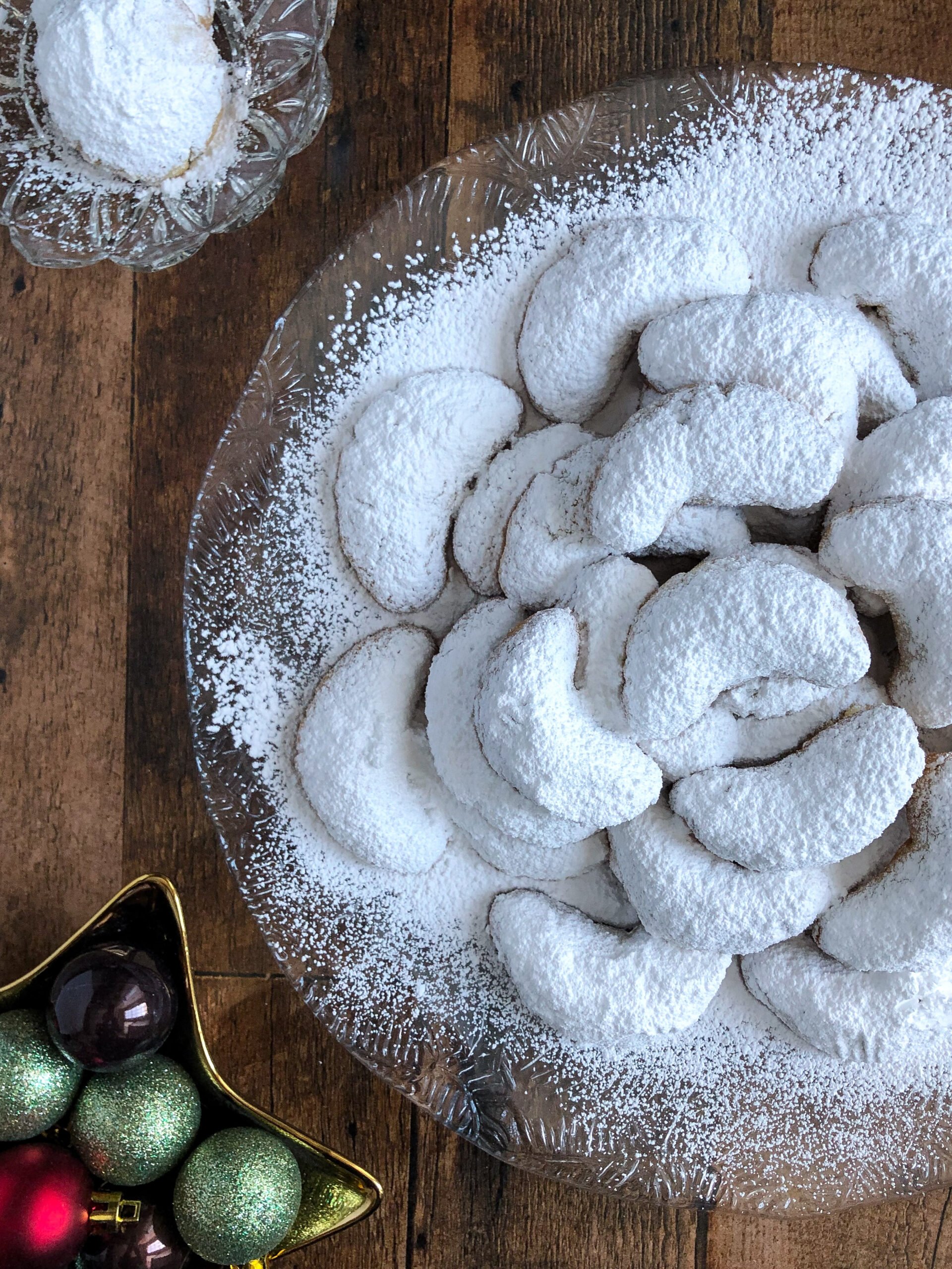 Kourabiethes, Kourabiedes, Kourambiedes | Mia Kouppa, Traditional Greek ...