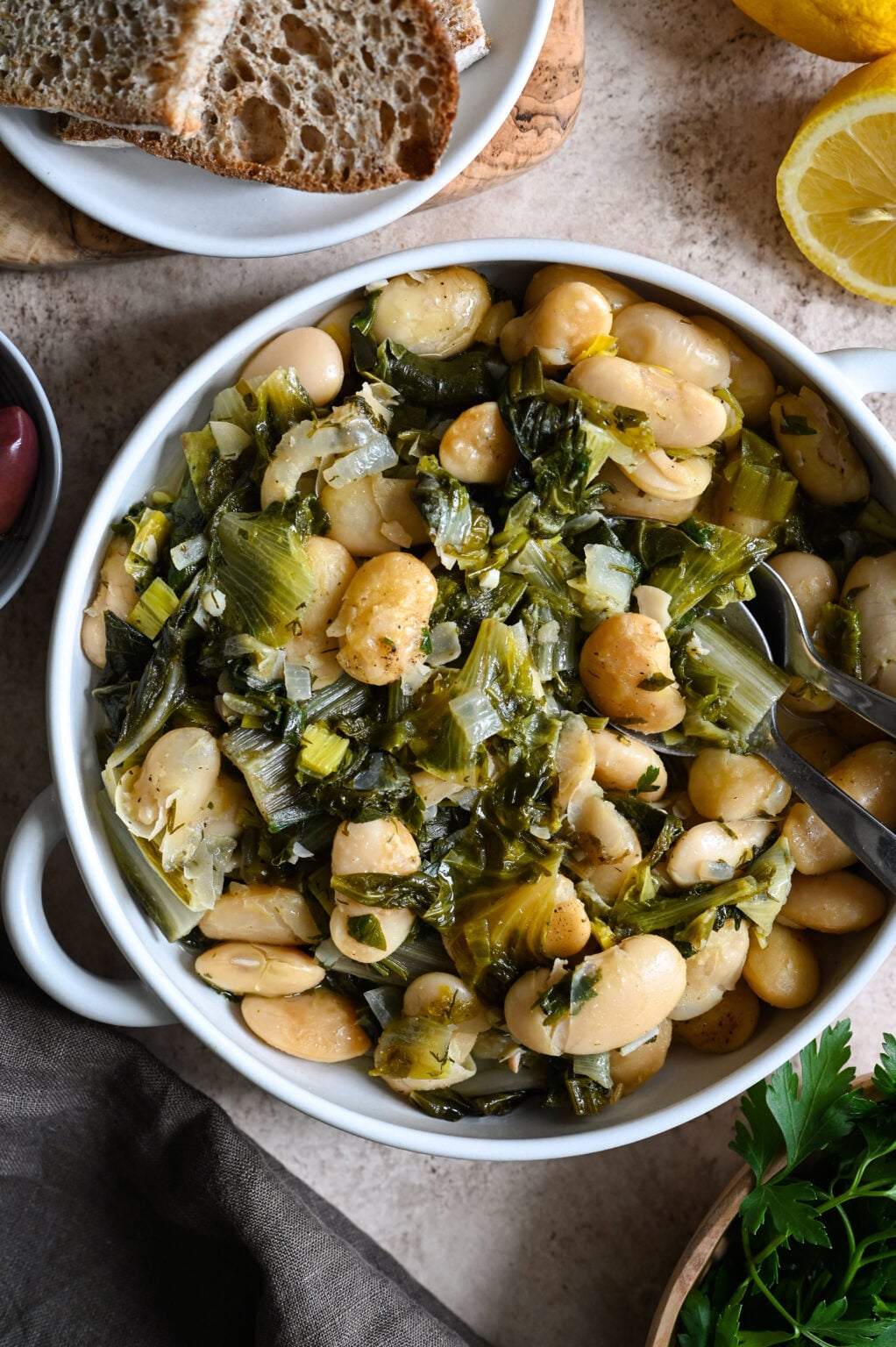 Greek okra stewed in tomato sauce (Bamies latheres me domata)
