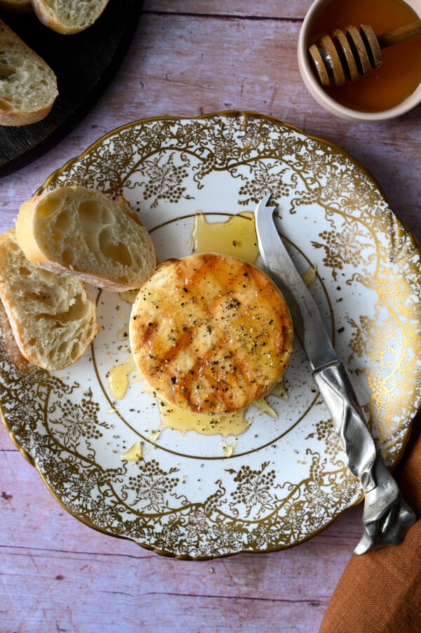 Grilled Greek manouri cheese with honey - Mia Kouppa
