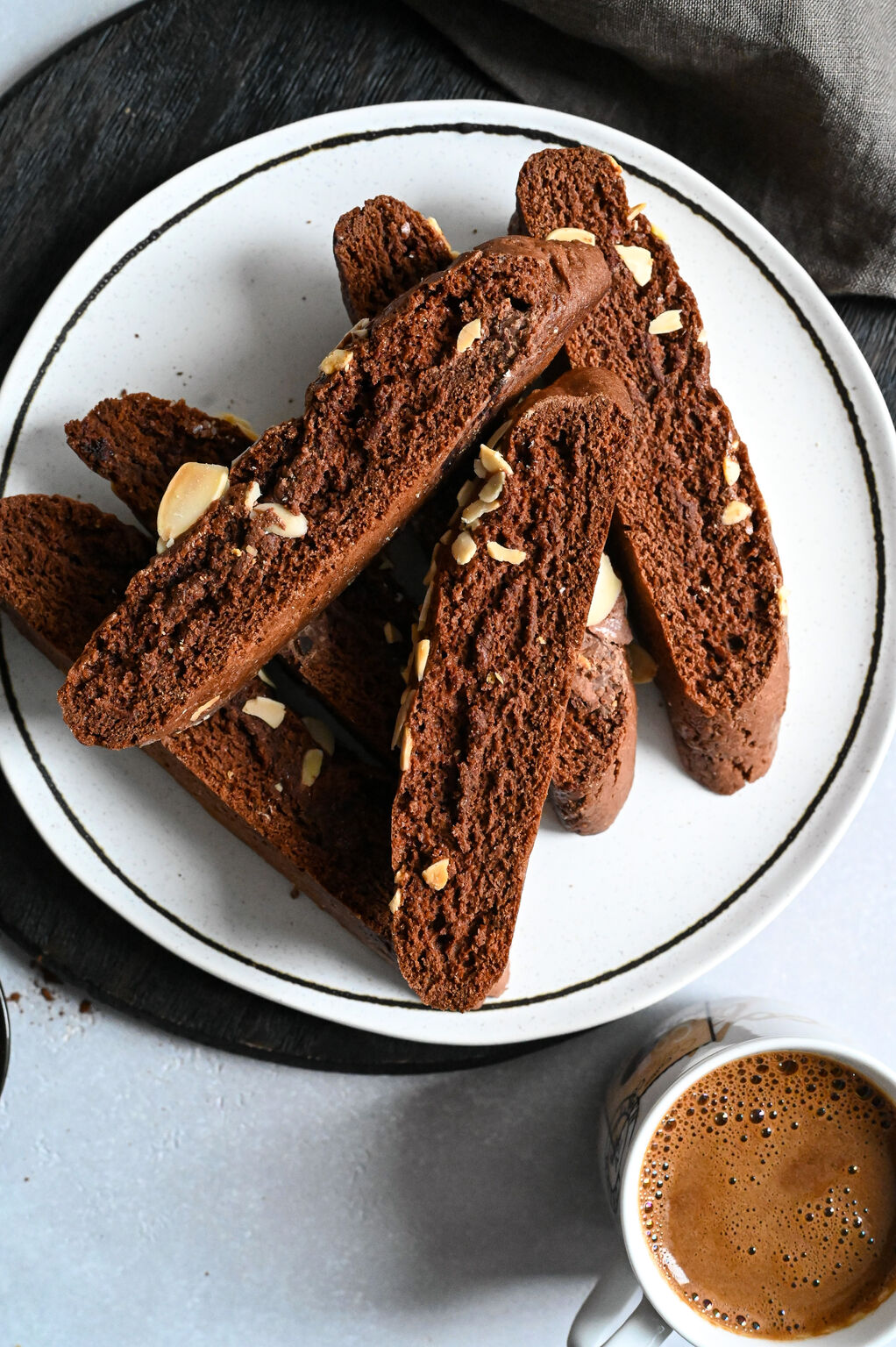 Easy Italian chocolate biscotti recipe - Mia Kouppa