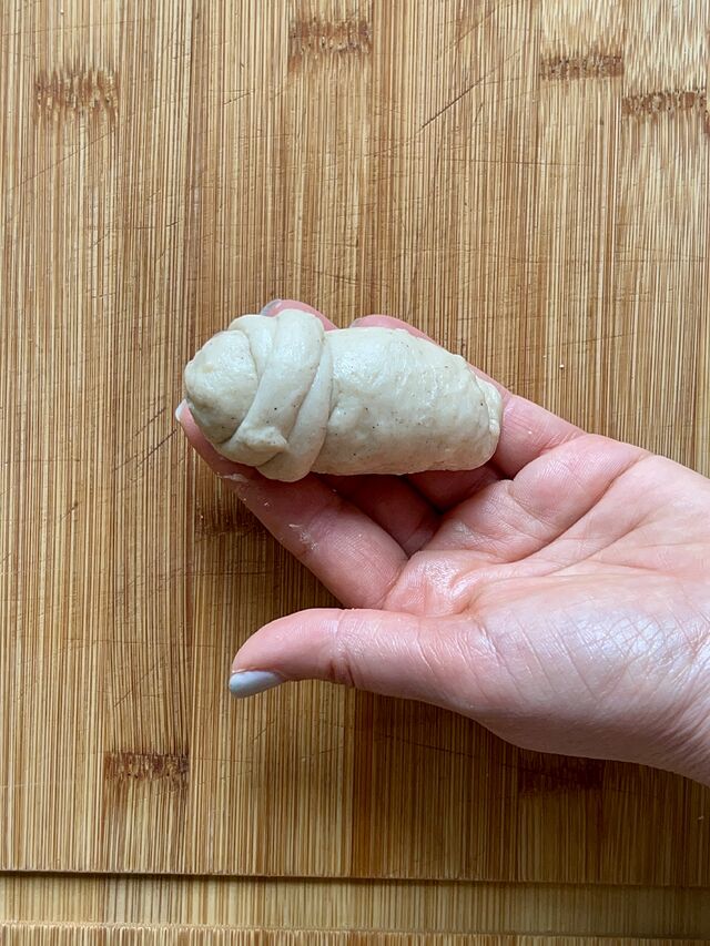 Lazarakia buns (Greek Easter Lazarus breads) - Mia Kouppa