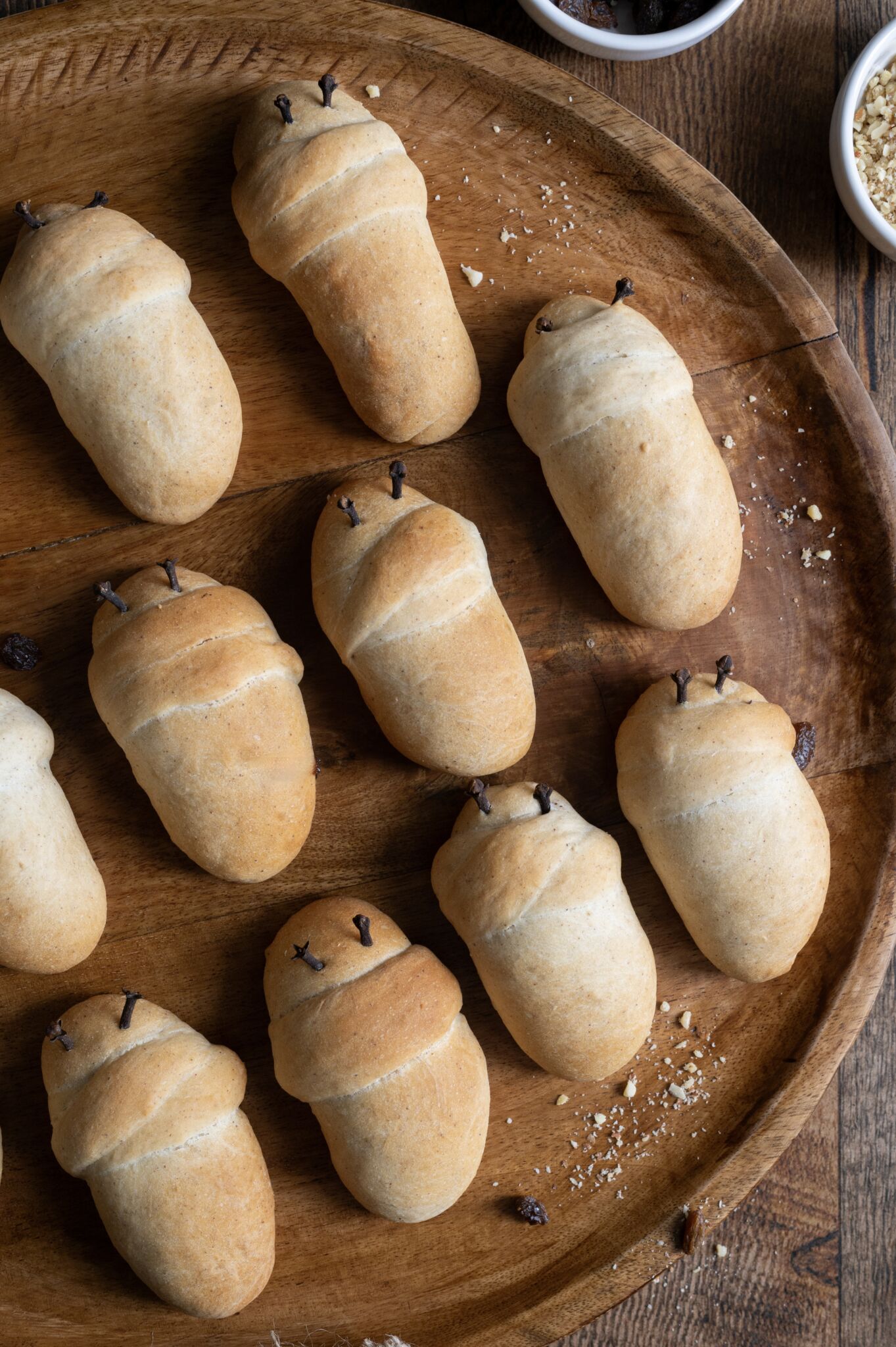 Lazarakia buns (Greek Easter Lazarus breads) - Mia Kouppa