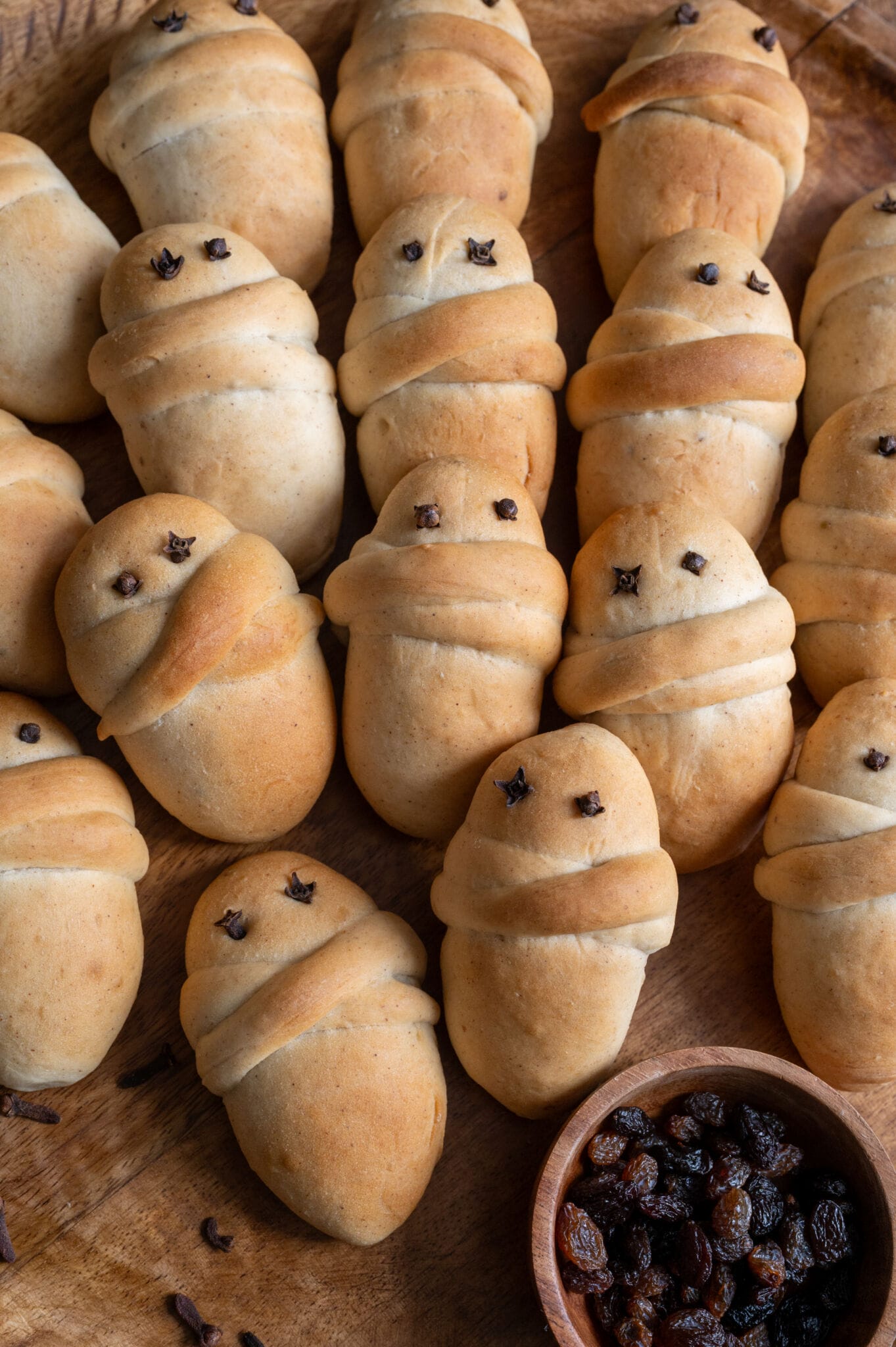 Lazarakia buns (Greek Easter Lazarus breads) - Mia Kouppa