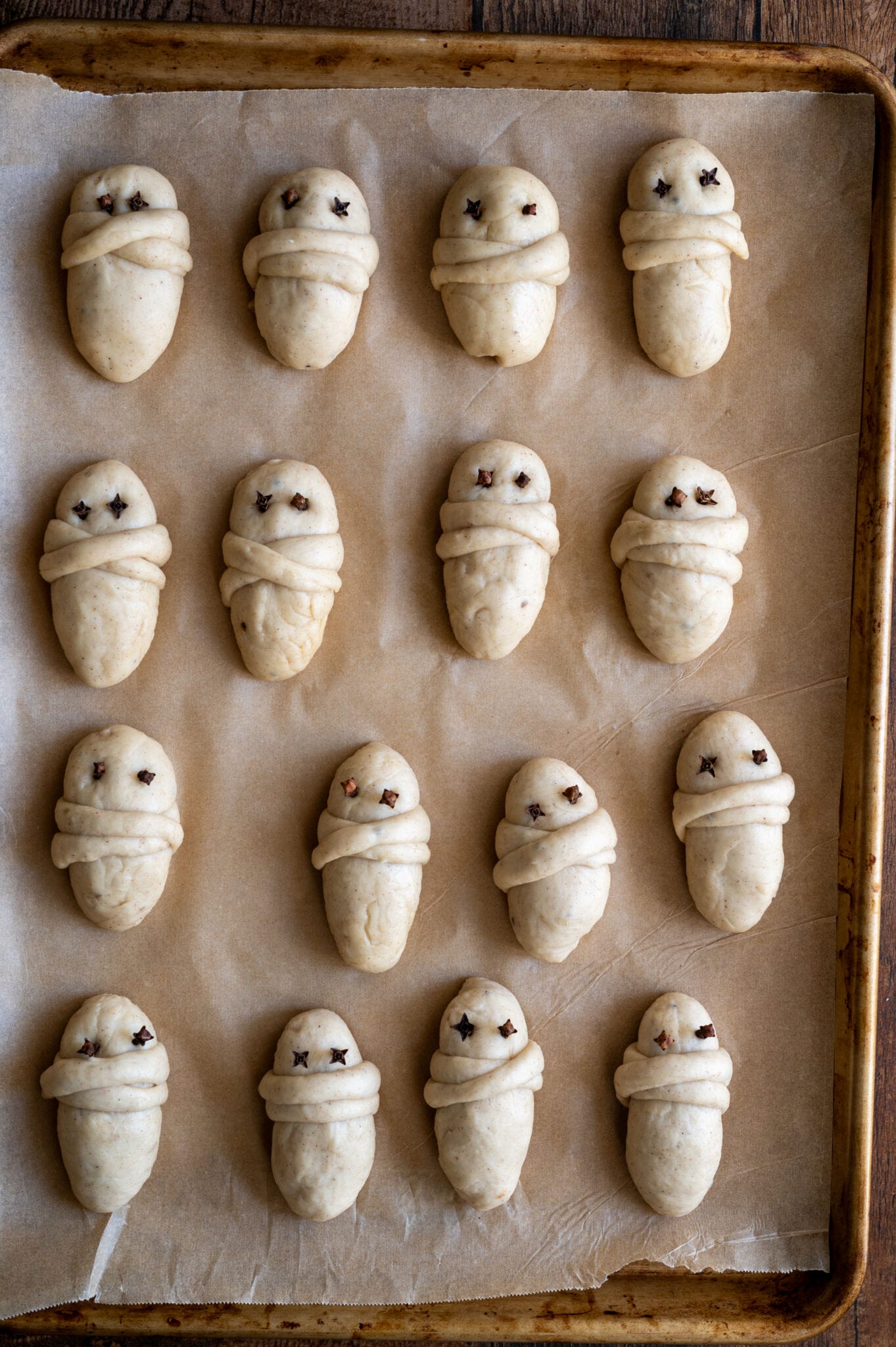 Lazarakia buns (Greek Easter Lazarus breads) - Mia Kouppa