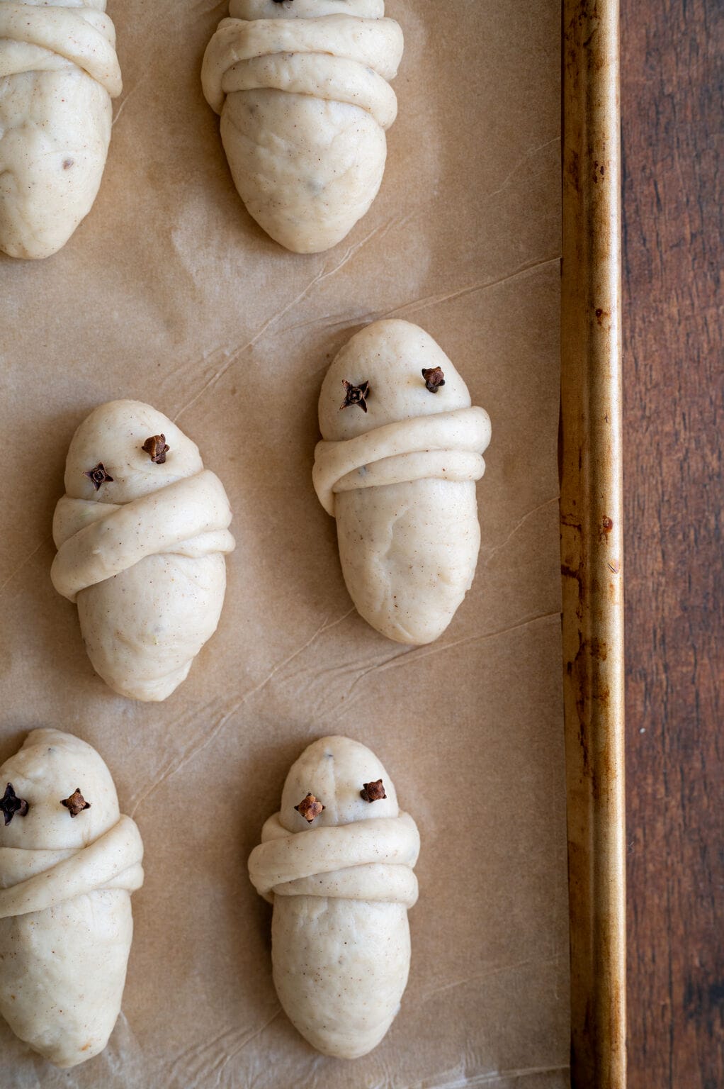 Lazarakia buns (Greek Easter Lazarus breads) - Mia Kouppa