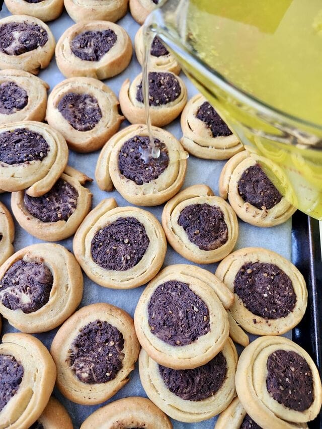 Roxakia, Traditional Greek vanilla and chocolate pastries soaked in ...