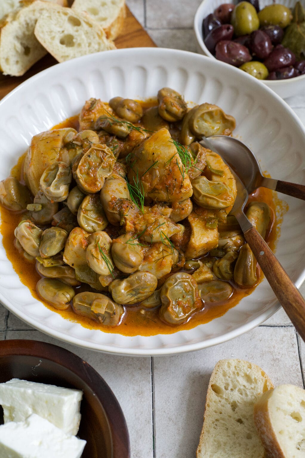 Greek artichokes with fava beans (Aginares me koukia) - Mia Kouppa